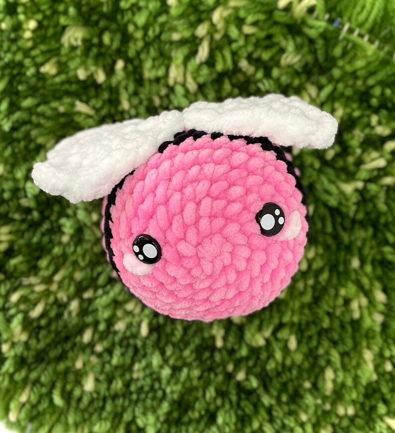 Valentine's Themed Crochet Bee Plushie Amigurumi - Etsy