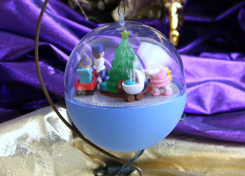 Hallmark Light and Motion Magic Tree Ball Ornaments Plug in Small Light ...