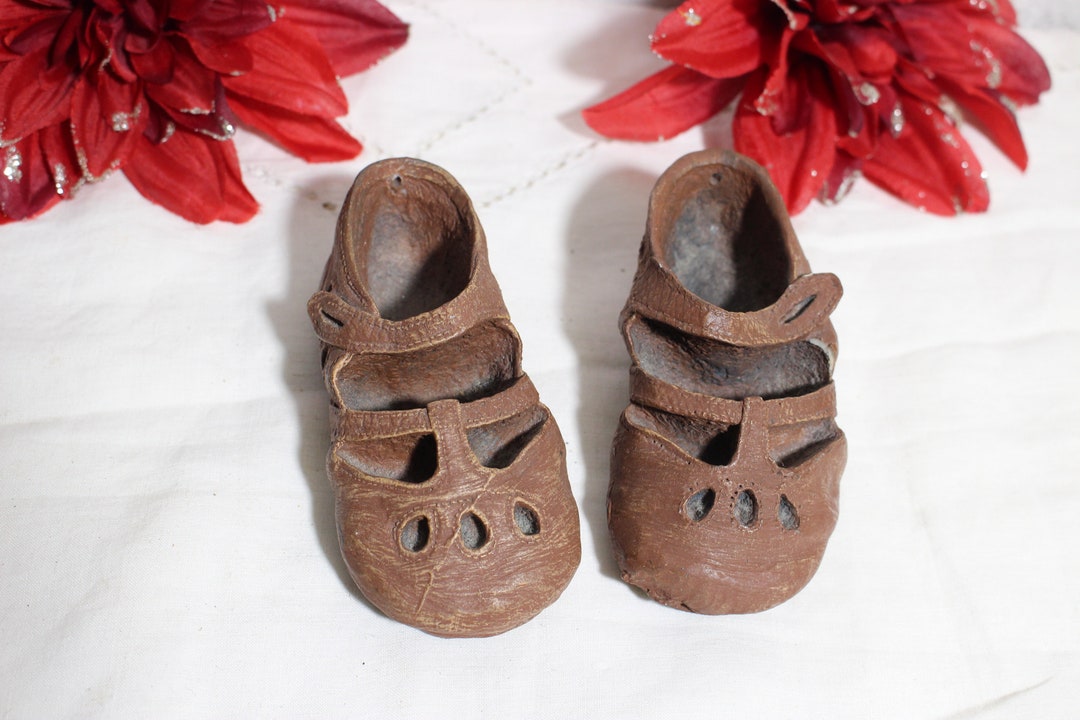 Vintage 1950's Resin Shoes, Hanging Wall Decor, Craft Supply, Mary Jane ...