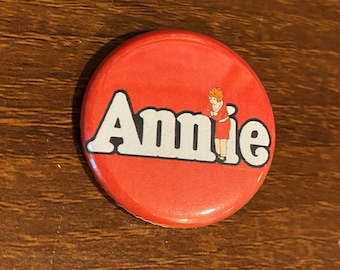 Annie the Musical Oh My Goodness Tessie Orphan Pinback - Etsy