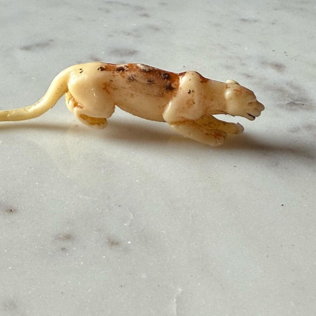 Rare 1960s Cracker Jack Toy Cream Brown Cheetah Big Cat Acrylic Leopard ...