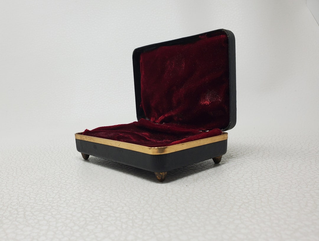 Antique Distressed Black Leatherette Red Velvet Lined Presentation Box ...