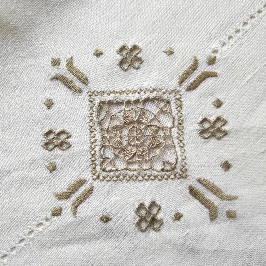 Toalha de mesa de chá de linho branco com renda italiana reticulada ...