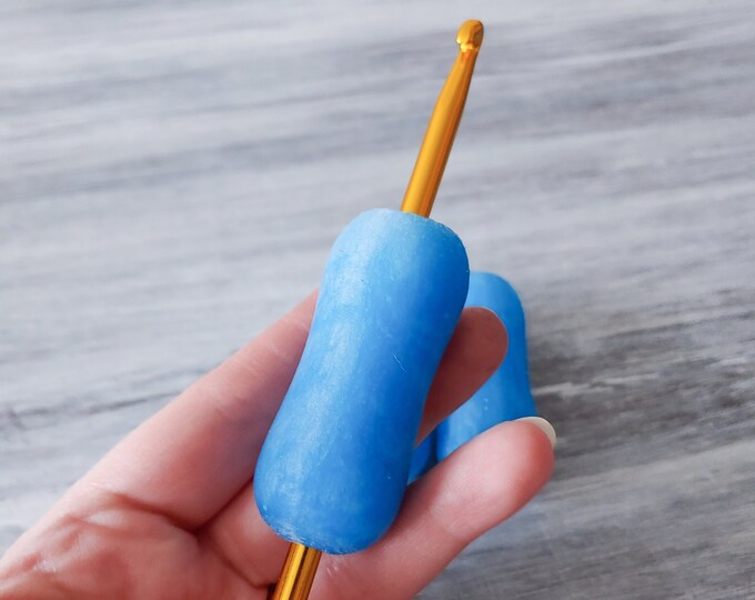 Ocean Blue MINI Pencil Grip Interchangeable Silicone Crochet Hook Grip ...