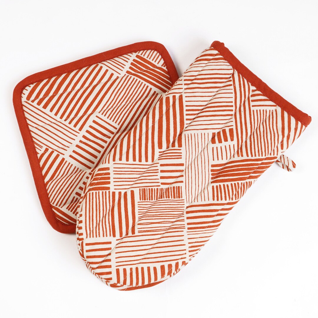 Pair of Quilted Potholder and Oven Mitt in Terracotta Colour Stripe ...