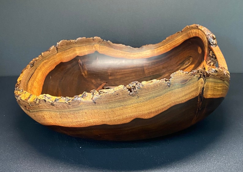 Hawaiian Milo Wood Natural-edge Platter #2507 by Aaron Hammer - Etsy