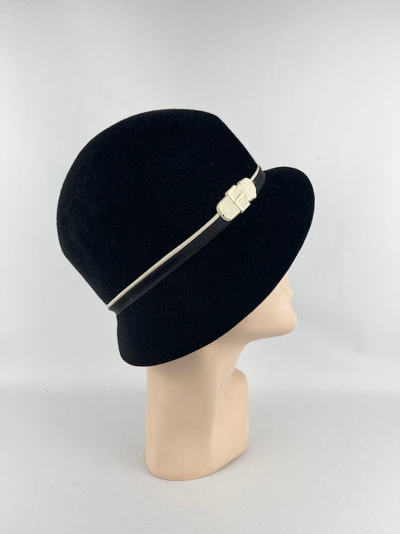Original 1920’s 1930's Black Felt Cloche Hat With Whi… - Gem
