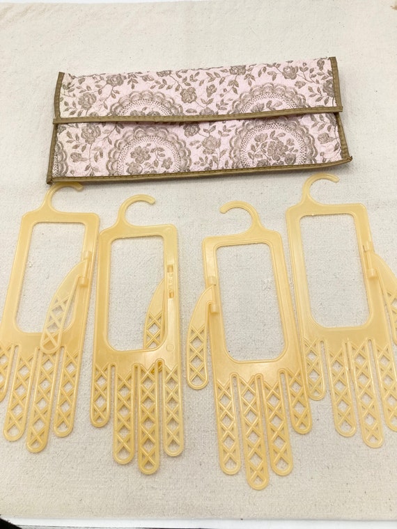 latex glove forms dark - Gem