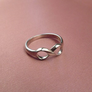 Mobius Silver INFINITY RING, Eternity Ring, Mobius Ring, Engagement/wedding Ring, Friendship ...