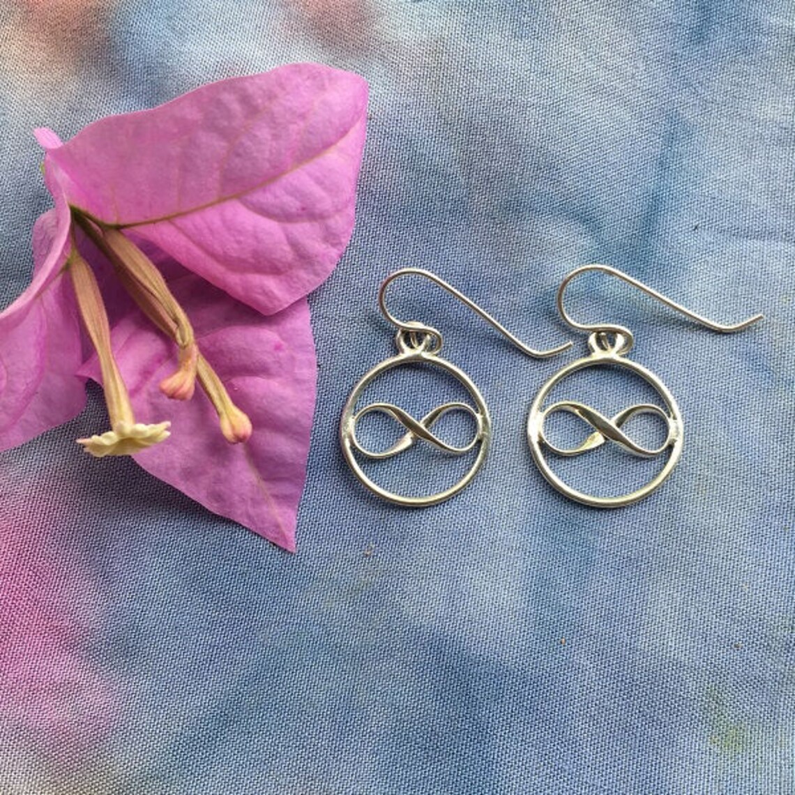 Mobius Silver SMALL INFINITY in CIRCLE Earrings Circle - Etsy