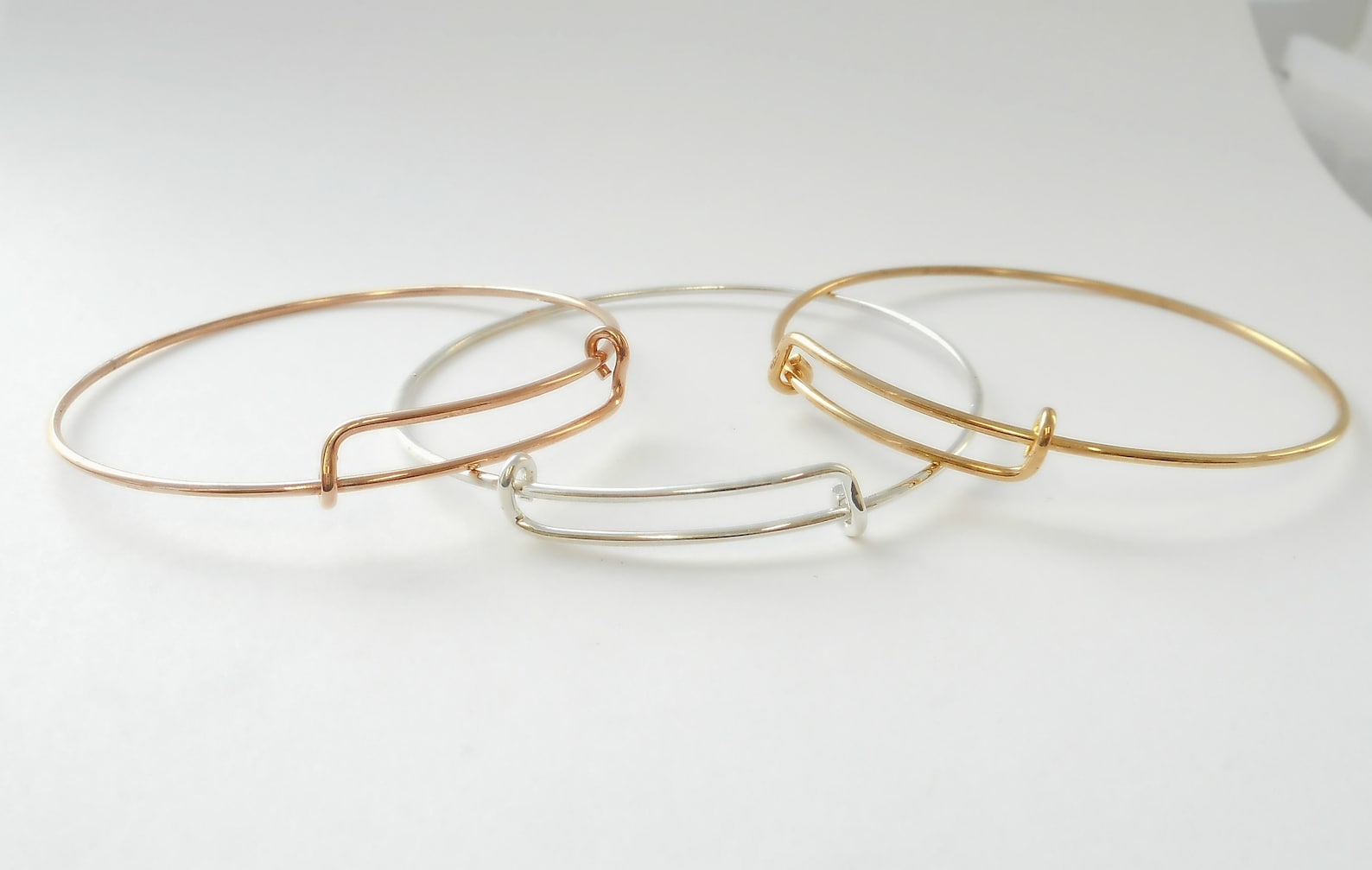 10 K & 14 K Solid Gold Stretchable Round Wire Stacking Bangle Bracelet ...