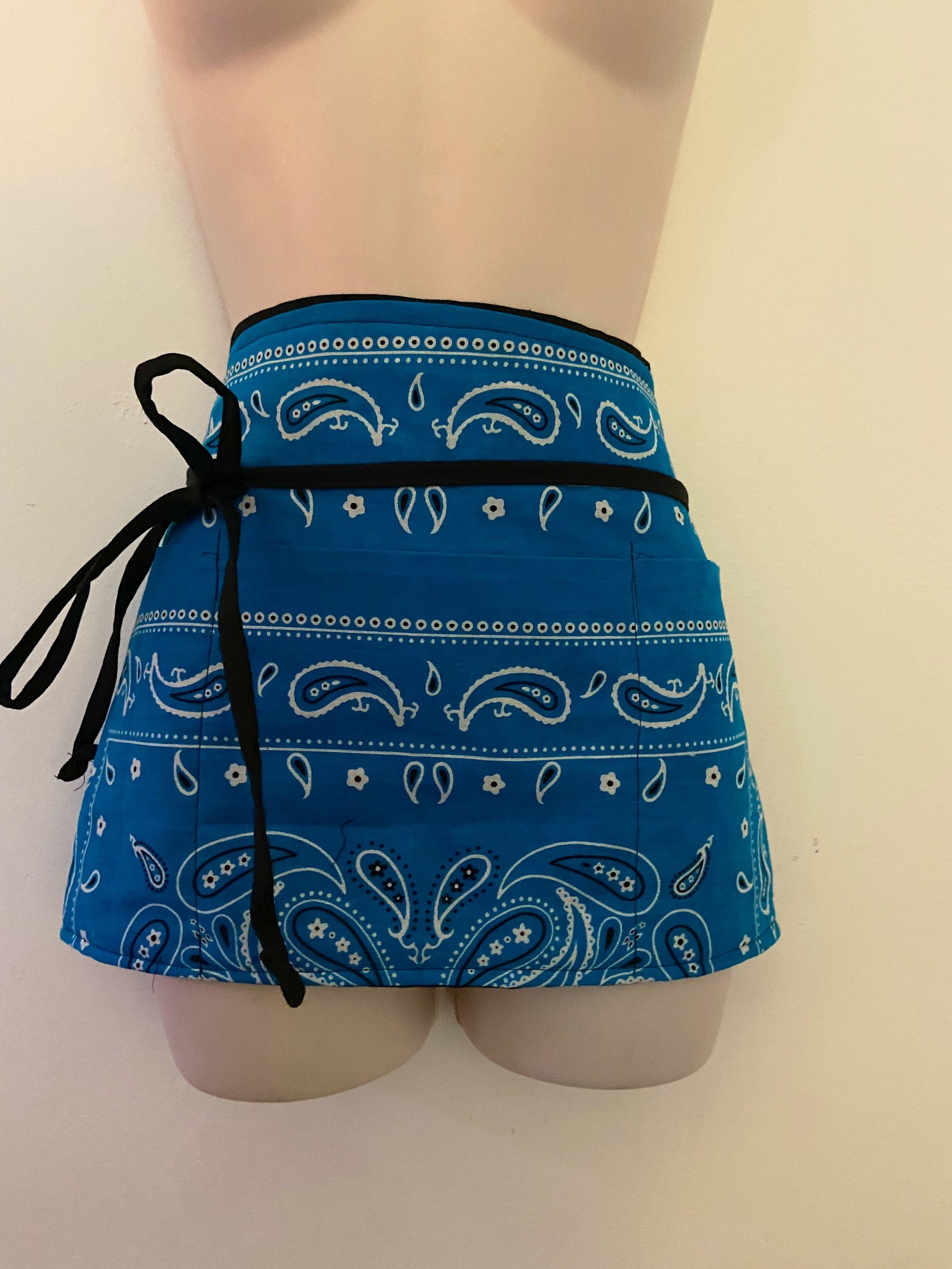 Sturdy Reversible 3 Pocket Waitress Apron Scarf Hankerchief - Etsy