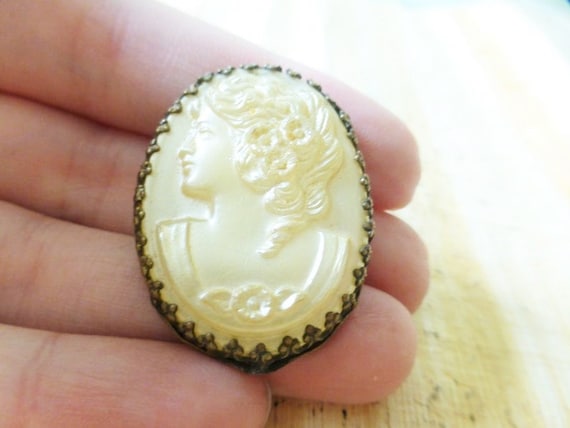 Antique Victorian Lovely Cameo Celluloid Bronze Brooc… - Gem