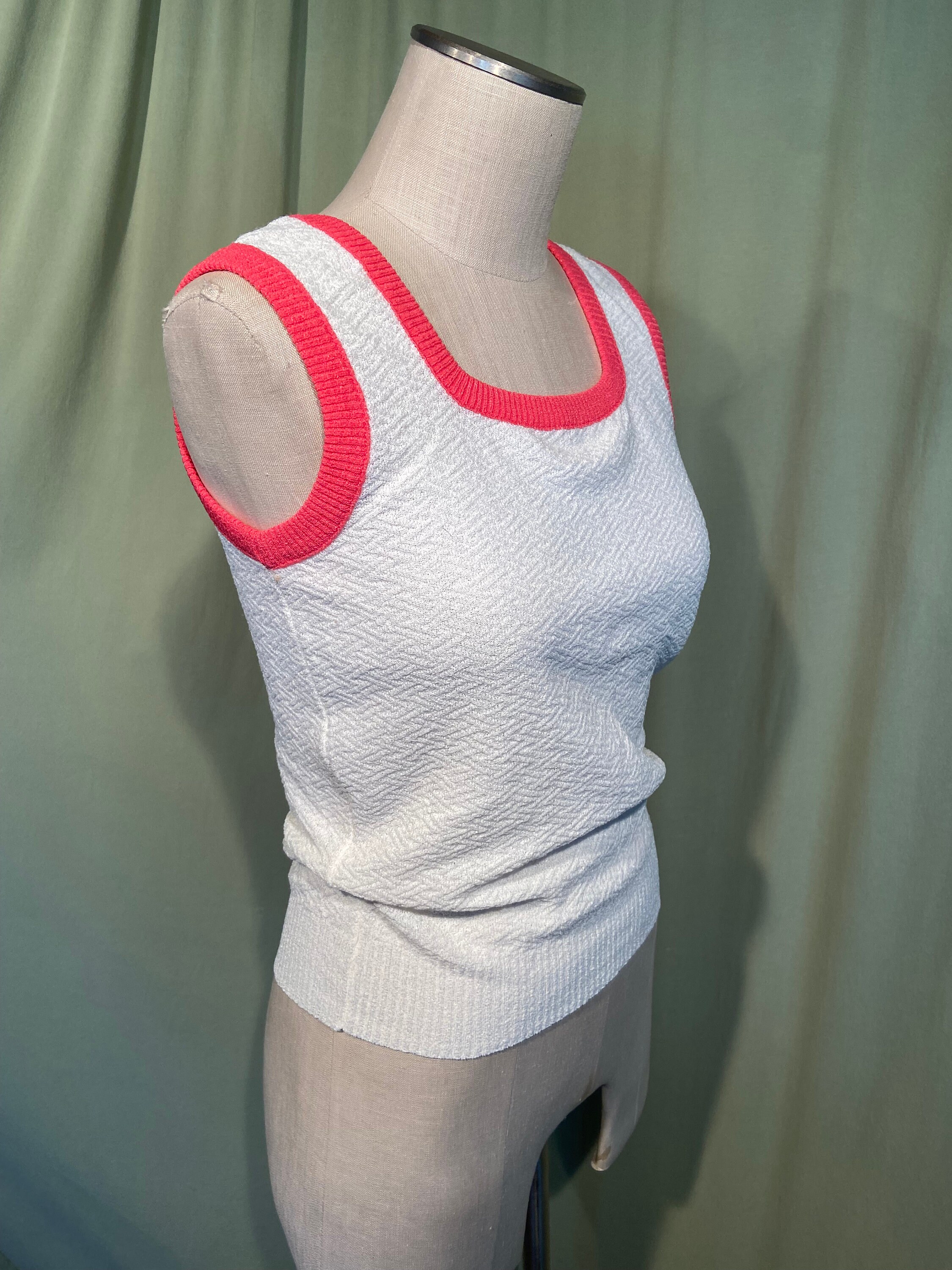 Cute Original Vintage 70s Talbott Travler Sleeveless White Poly Zig Zag ...