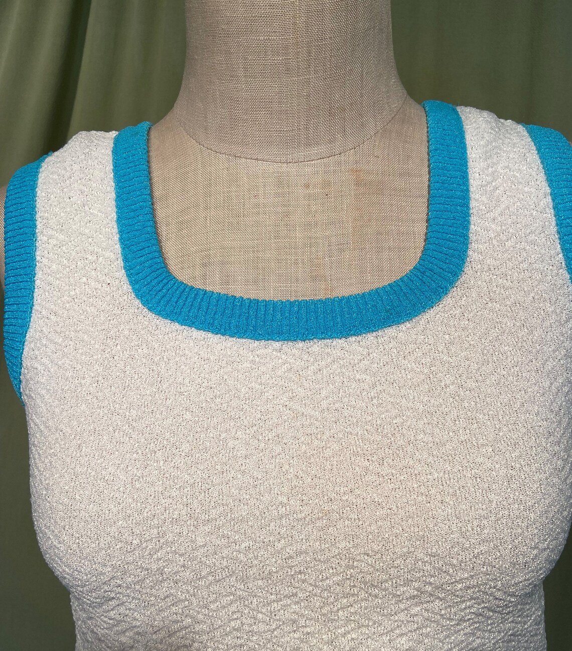 Cute Original Vintage 70s Talbott Travler Sleeveless White Poly Zig Zag ...