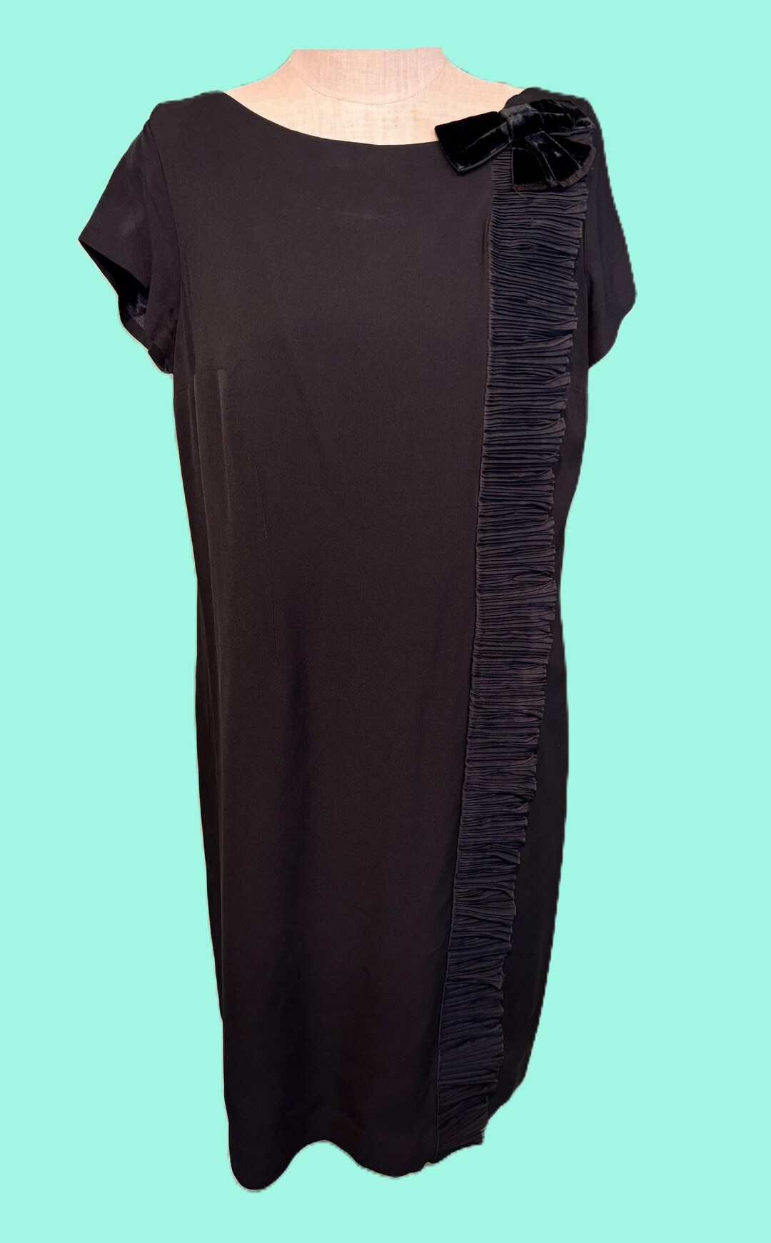 Chic Original Vintage Mid-century Dubarry Black Short Sleeve Shift ...