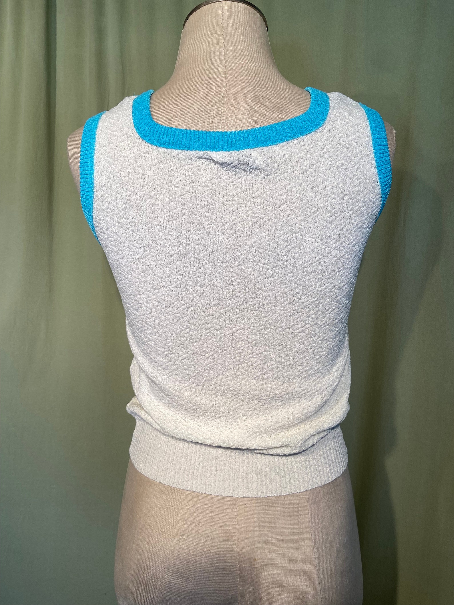 Cute Original Vintage 70s Talbott Travler Sleeveless White Poly Zig Zag ...