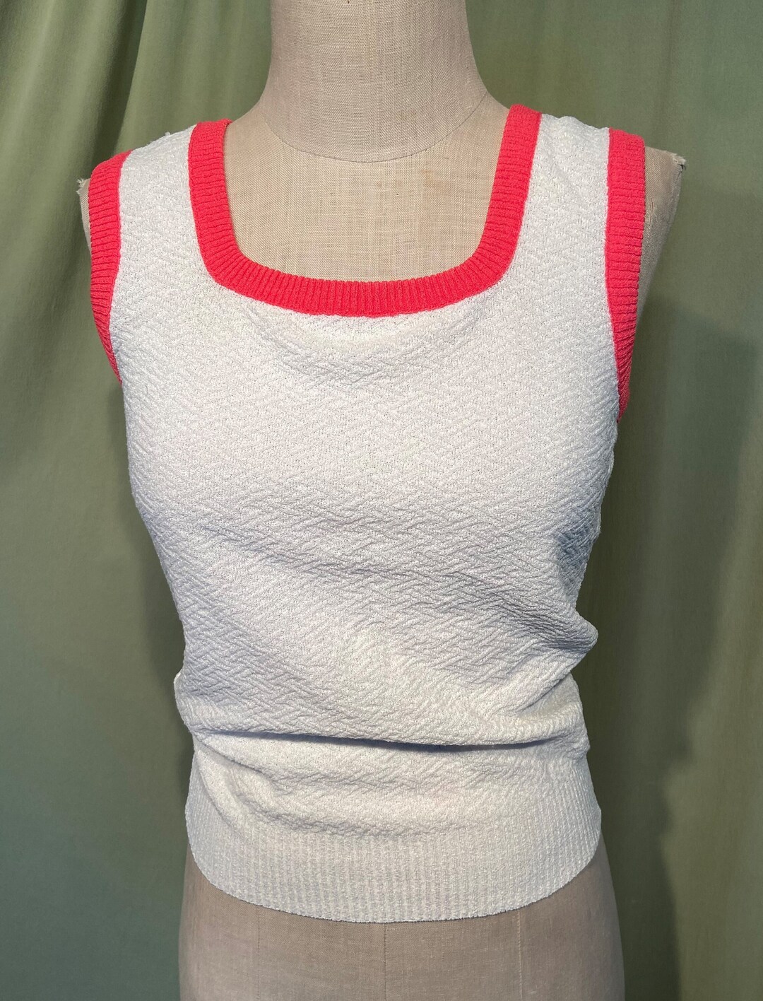 Cute Original Vintage 70s Talbott Travler Sleeveless White Poly Zig Zag ...