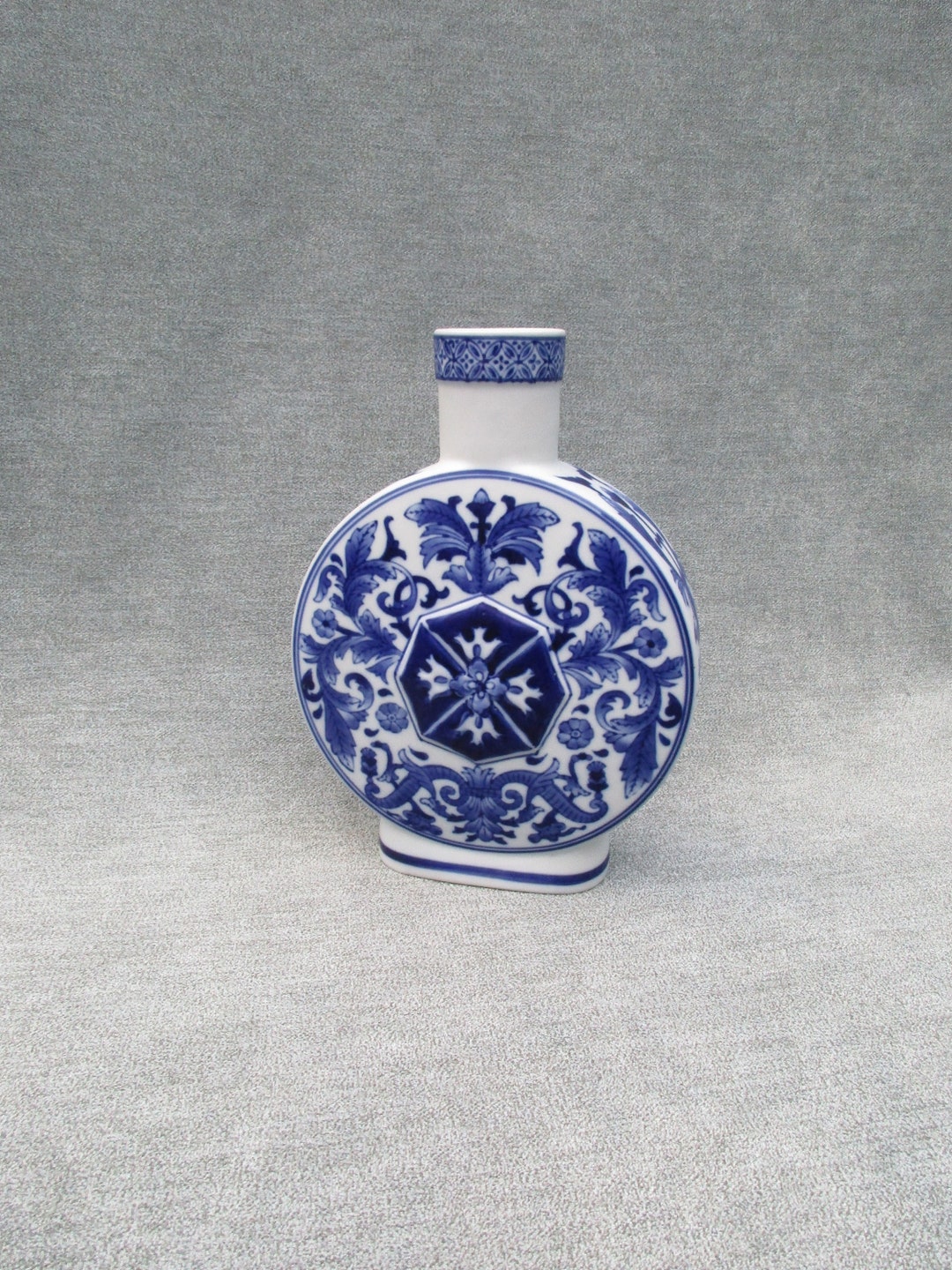 Blue and White Vase Bombay Moon Vase Oriental Asian Ceramic Vases Round ...