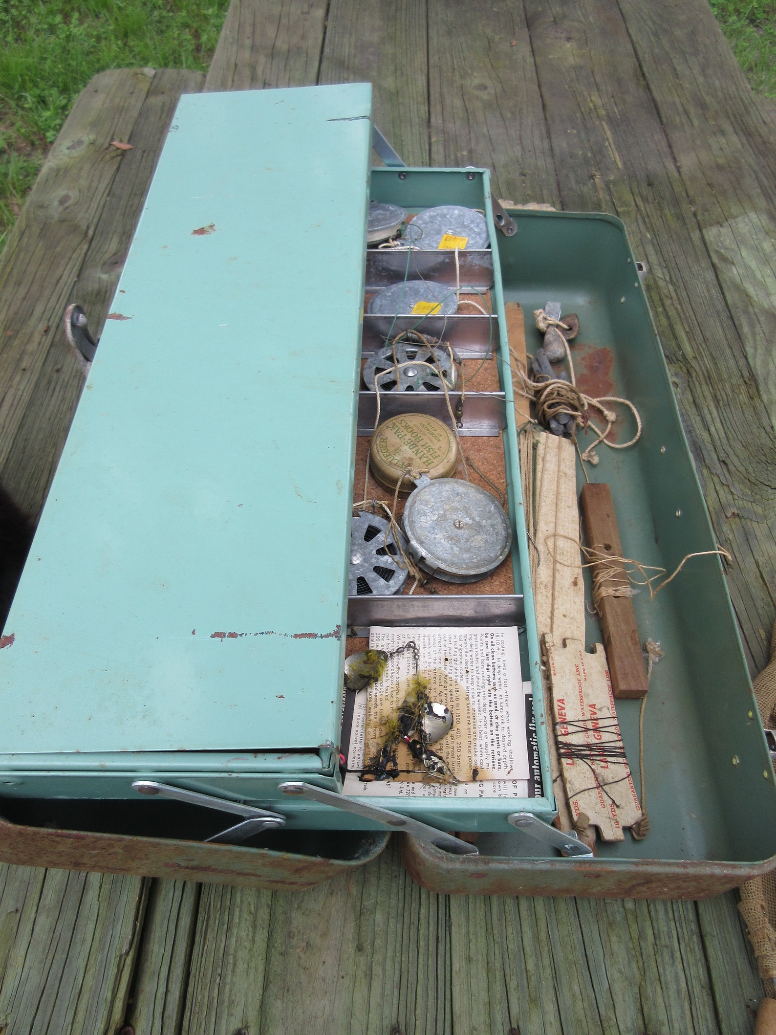Metal tackle box Vintage large 21x8 rusty all with lift out | Etsy