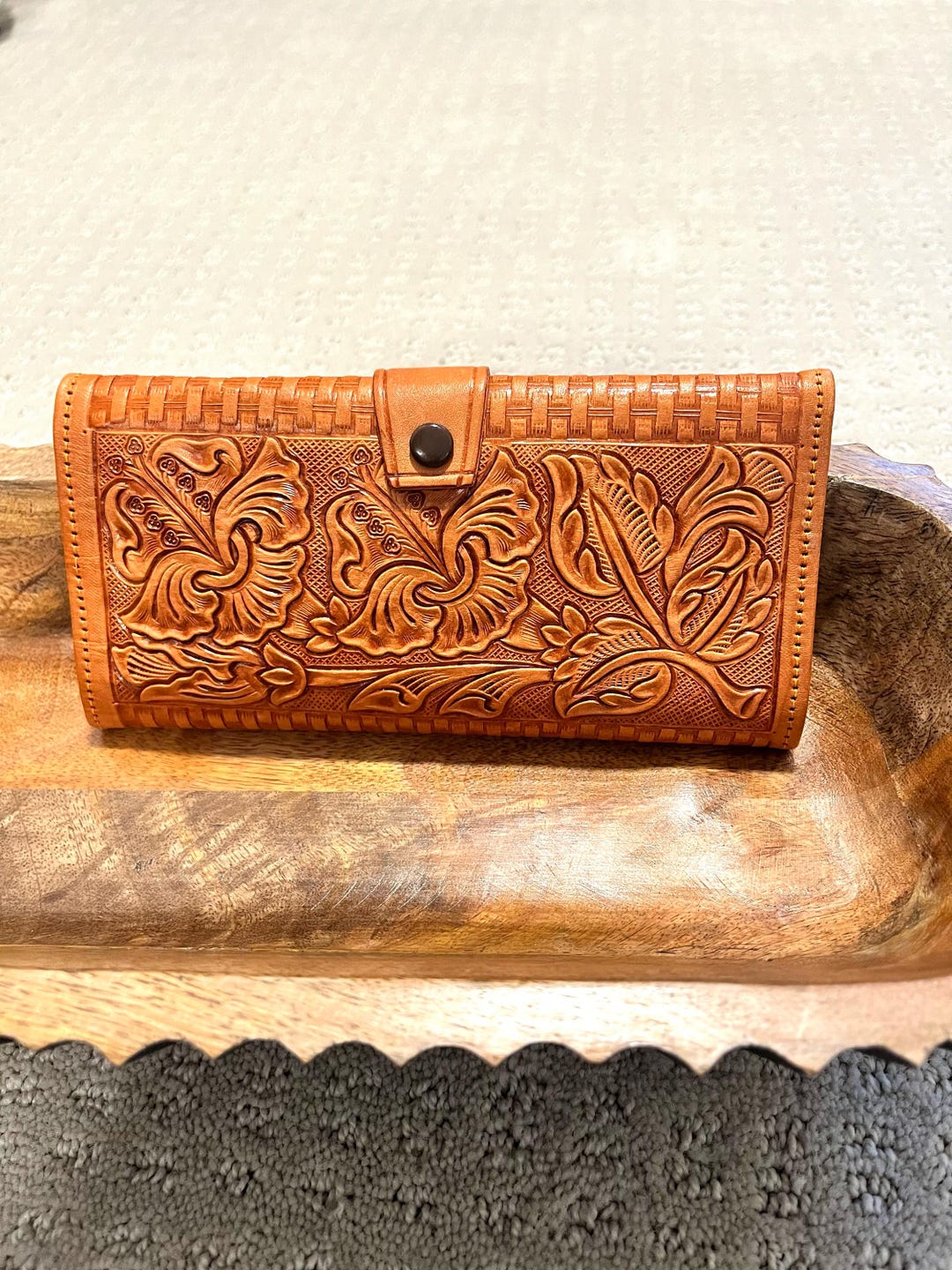 Vintage Hand Tooled Mexico Caramel Women's Trifold Wallet - Etsy