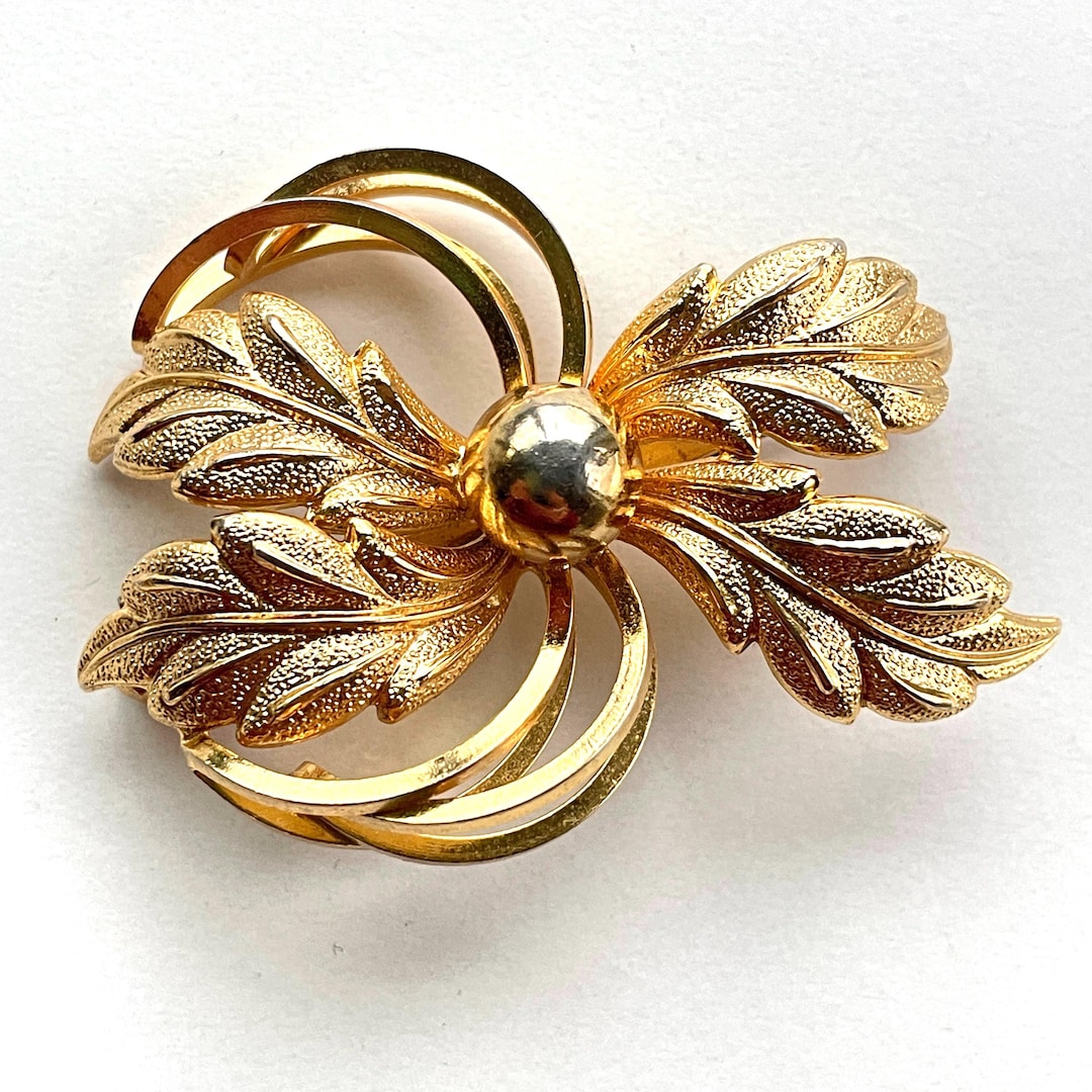 Vintage Gold Brooch - Etsy