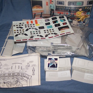 Vintage - AMT Ertl Star Trek Model Kit - U.S.S. Enterprise Command ...