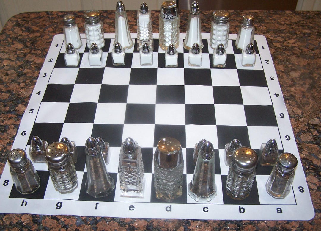 Salt & Pepper Shaker Chess Set - 32 Crystal and Glass Chess Pieces - 4 ...