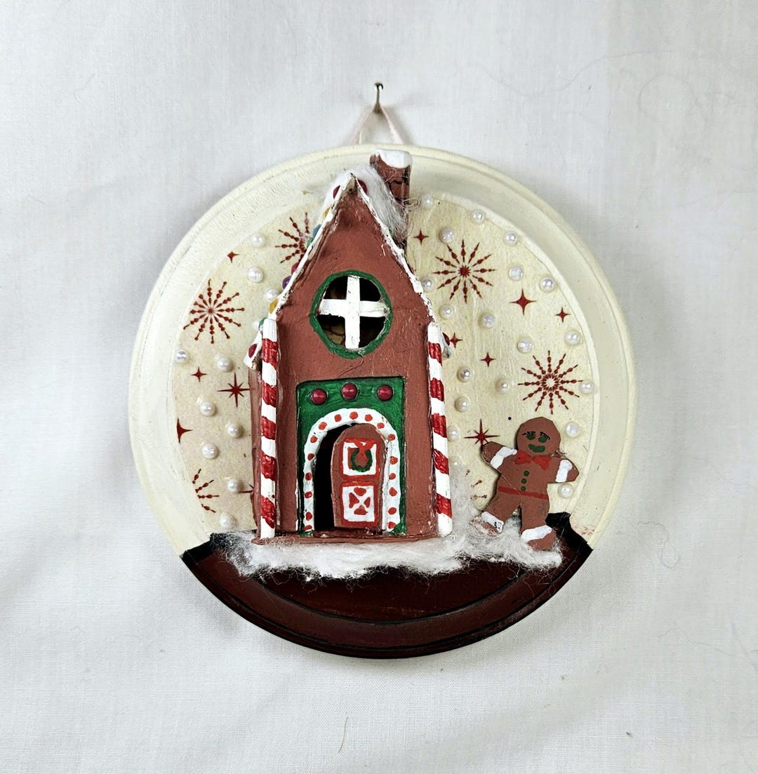Gingerbread House Wall Decor 4" Round Hand Painted Plaque Resembling a ...