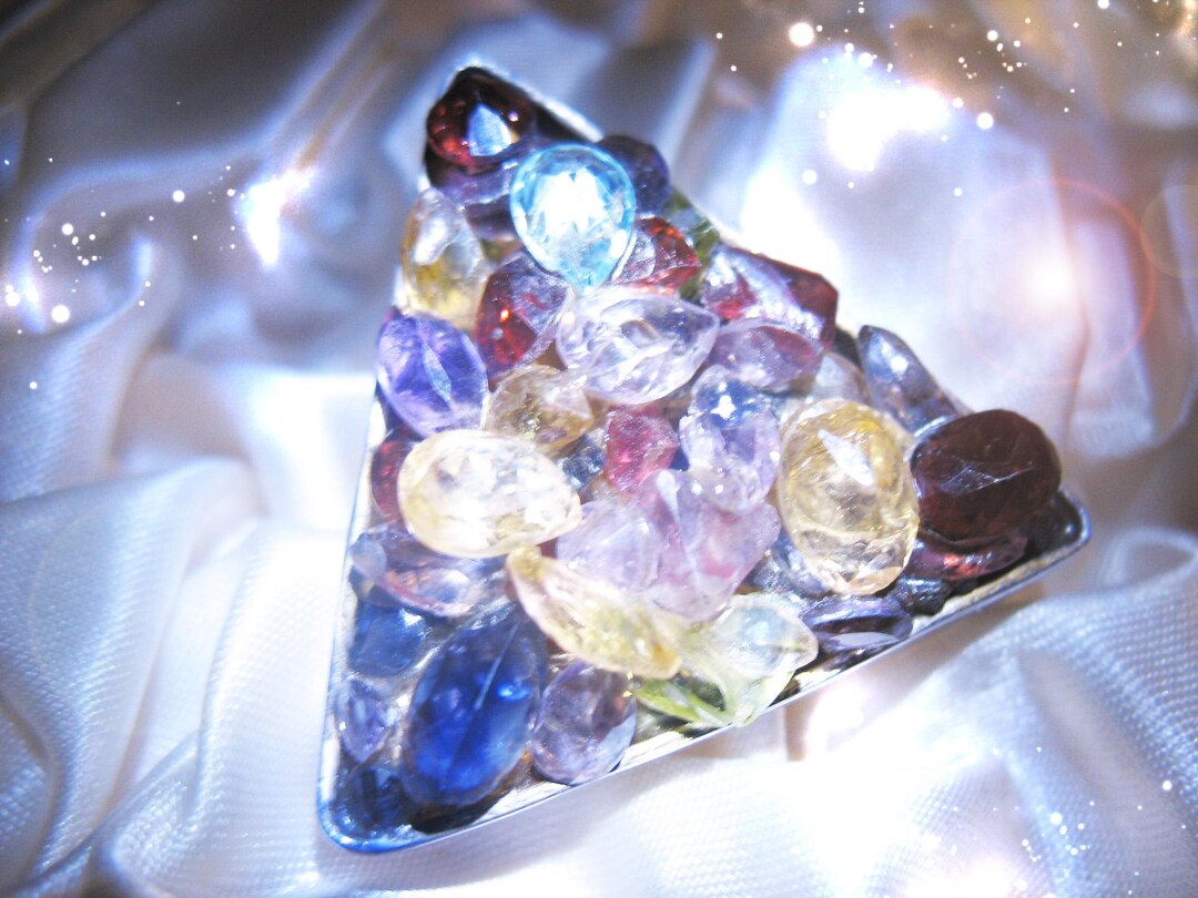 Necklace Jeweled Pyramid Apex Pyramid Stabilize Strengthen Protect ...
