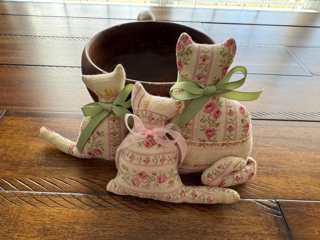 3 Small Stuffed Cats, Shabby Chic Style. Mama Cat and Her Kittens Are ...