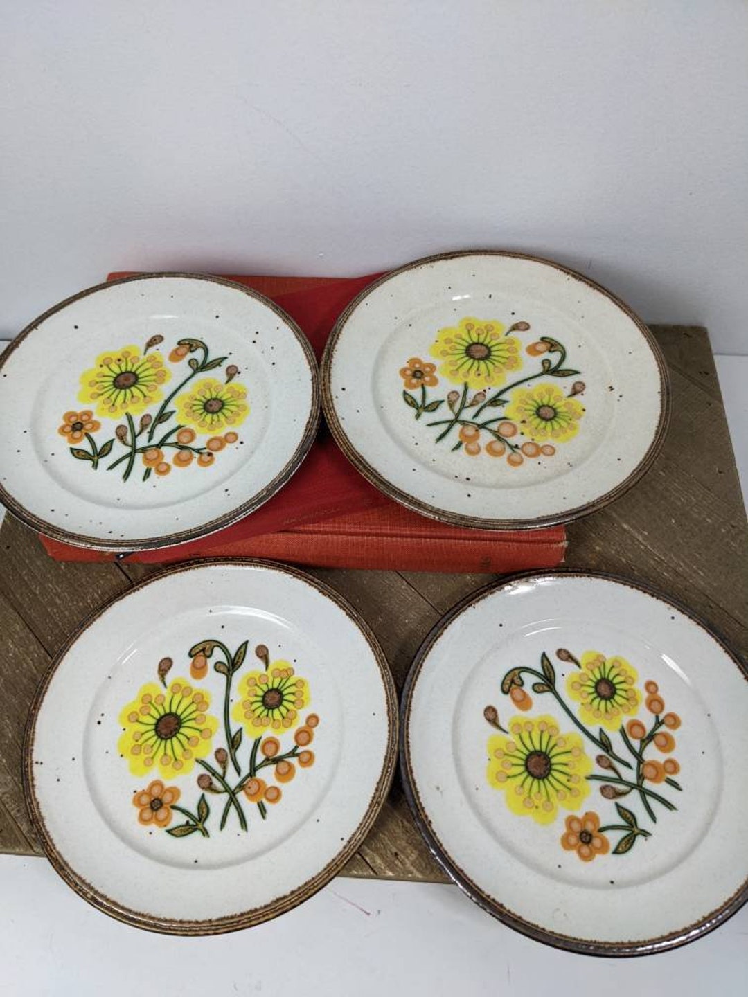 Johnson Brothers Honey Bunch / Speckled Side Plates Yellow Daisy Bread ...