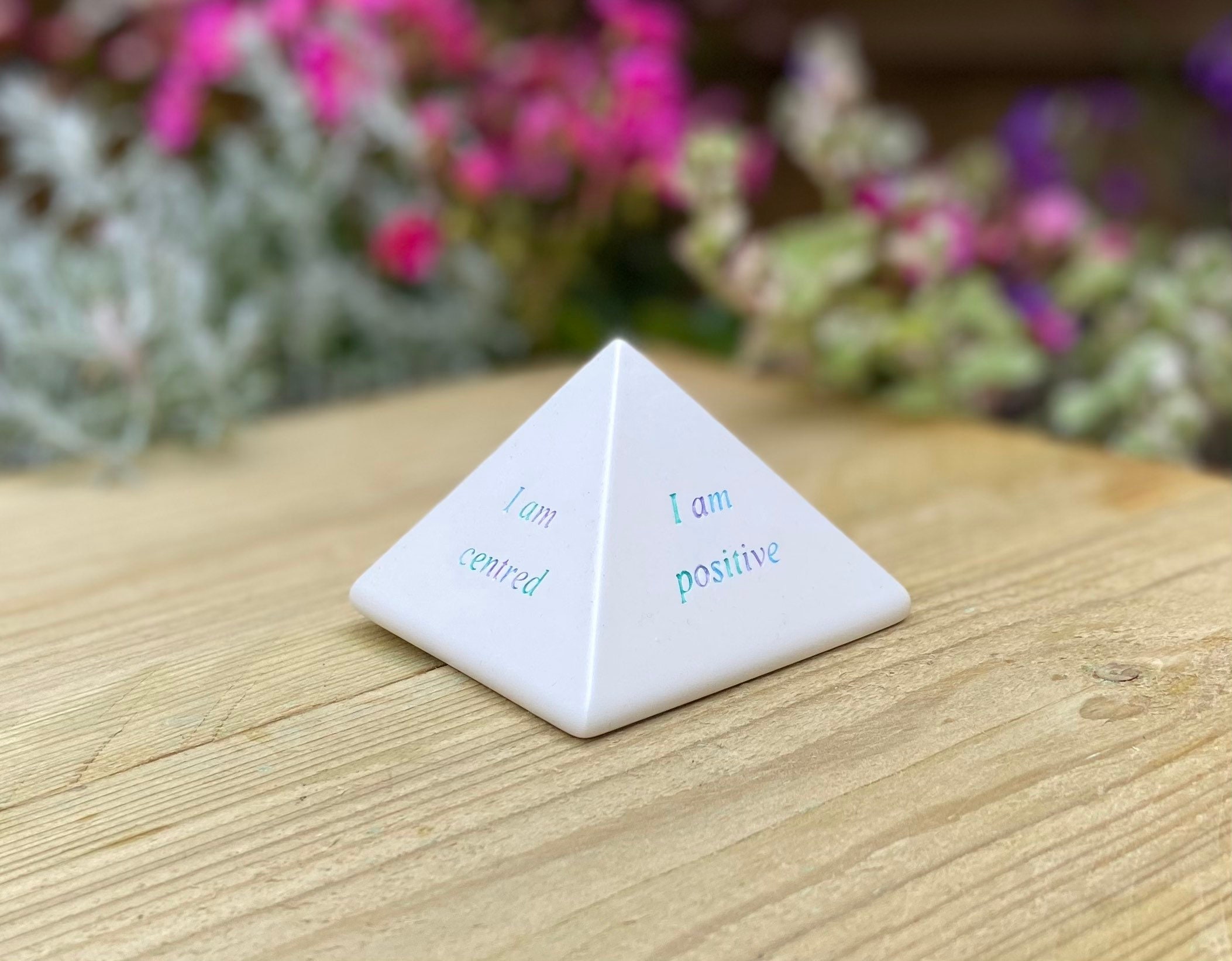 黄金比を使用して作成されたアファメーション瞑想ピラミッド 黄金比を使用して作成されたアファメーション瞑想ピラミッド