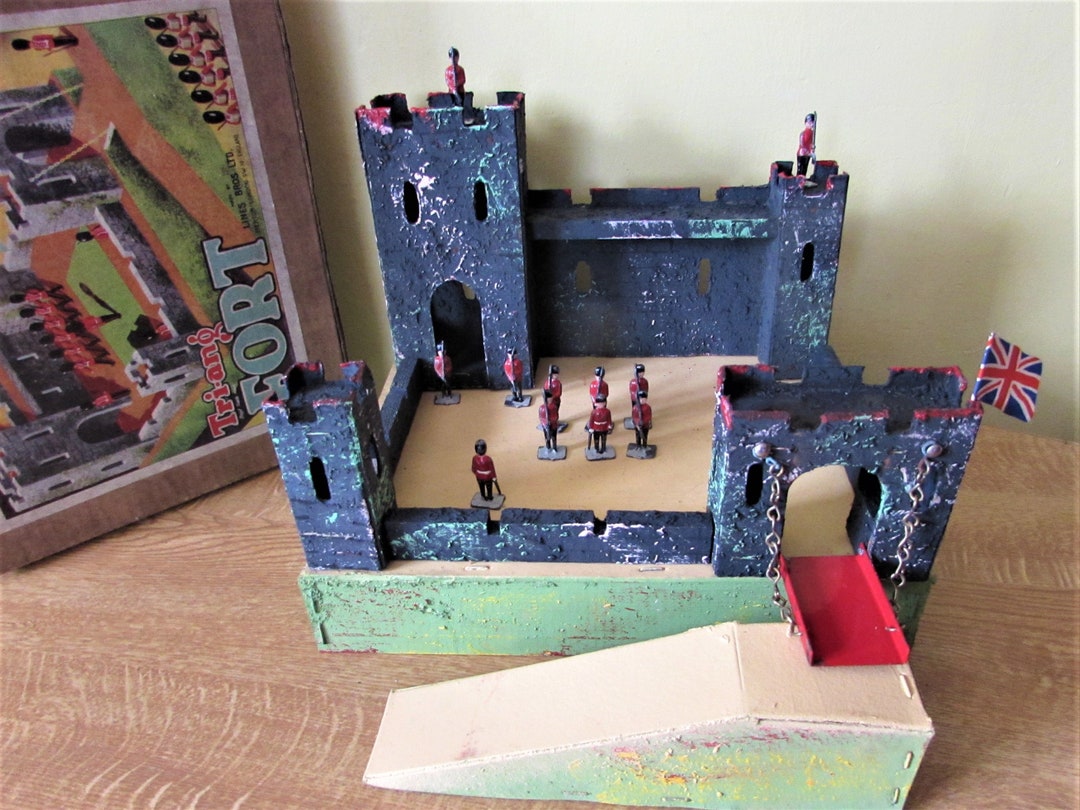 Vintage Tri-ang Fort Set Fold-away POST-WAR Boxed 'W' Fort Set Complete ...