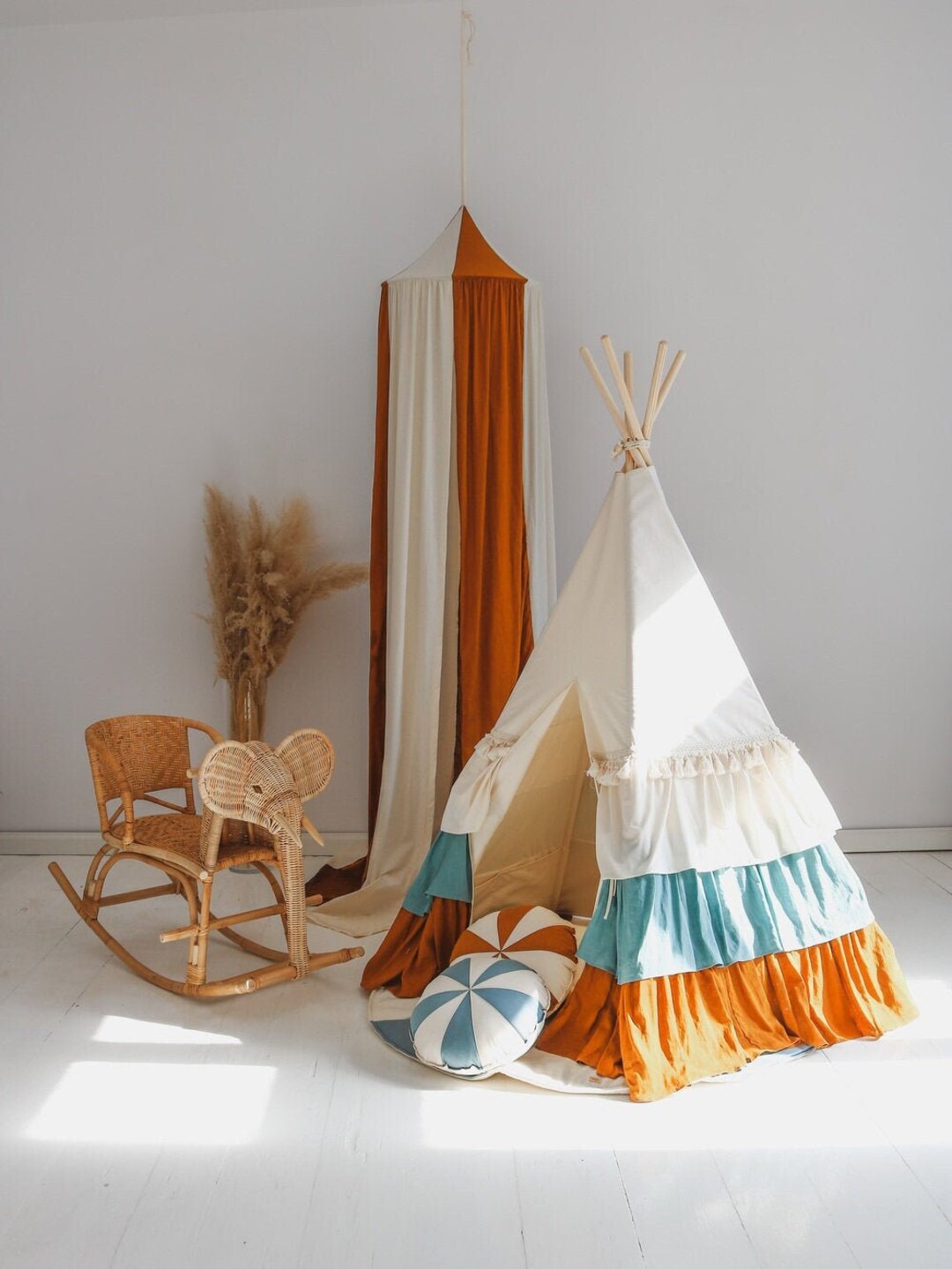 Kids Teepee Tent With Linen Frills, Circus Motive in Kids Room, Girls ...