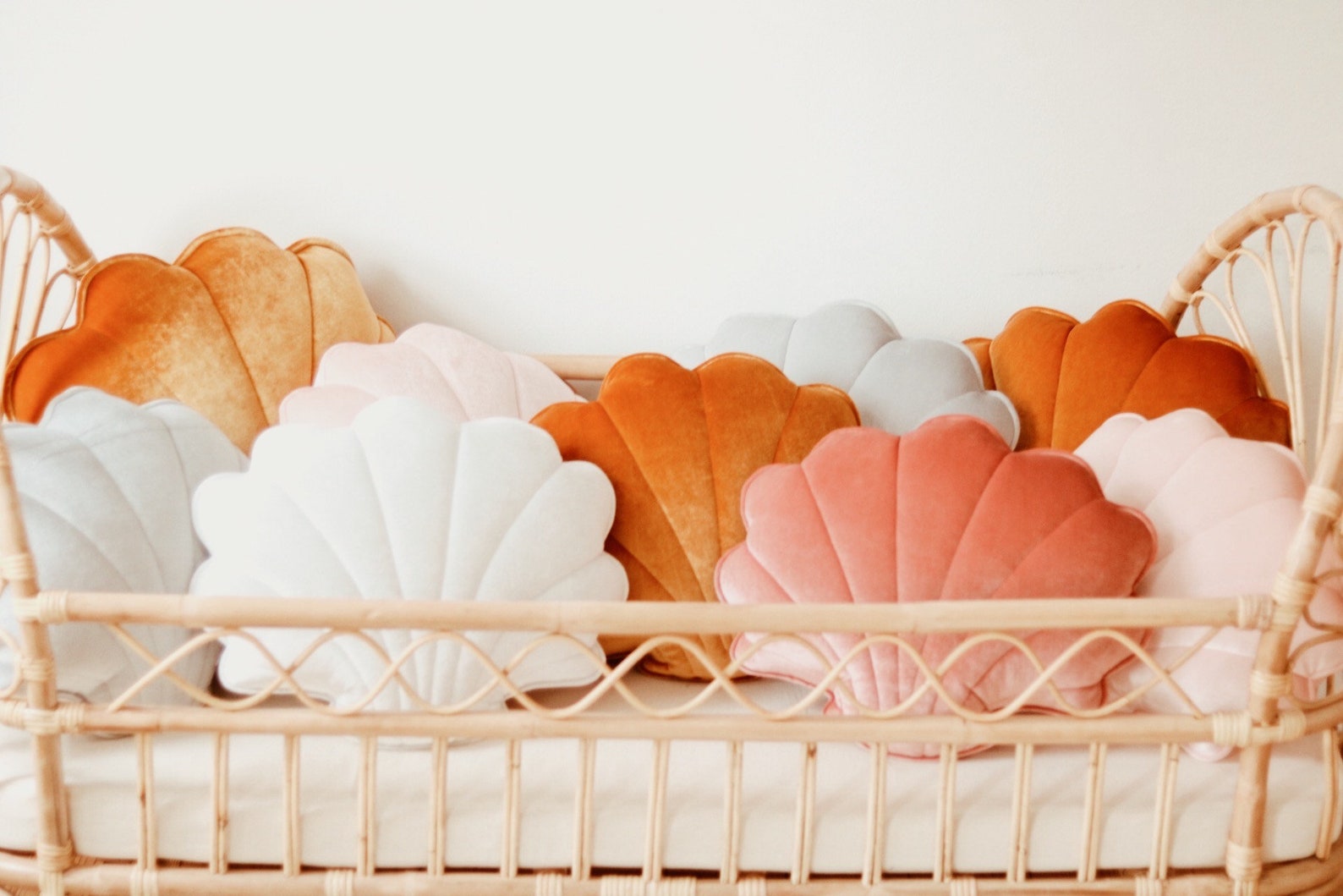 Velvet Shell Pillow beige Pearl - Etsy