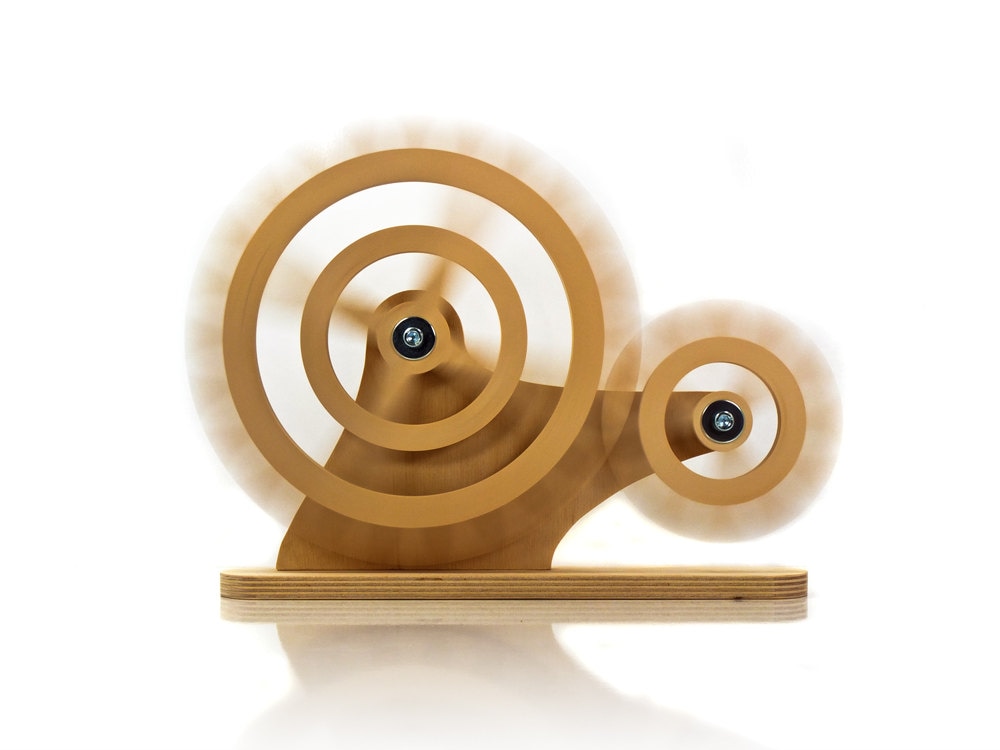 Mechanical Desk Decor. Kinetic Decor for Desk. Rotating Wooden Gears ...