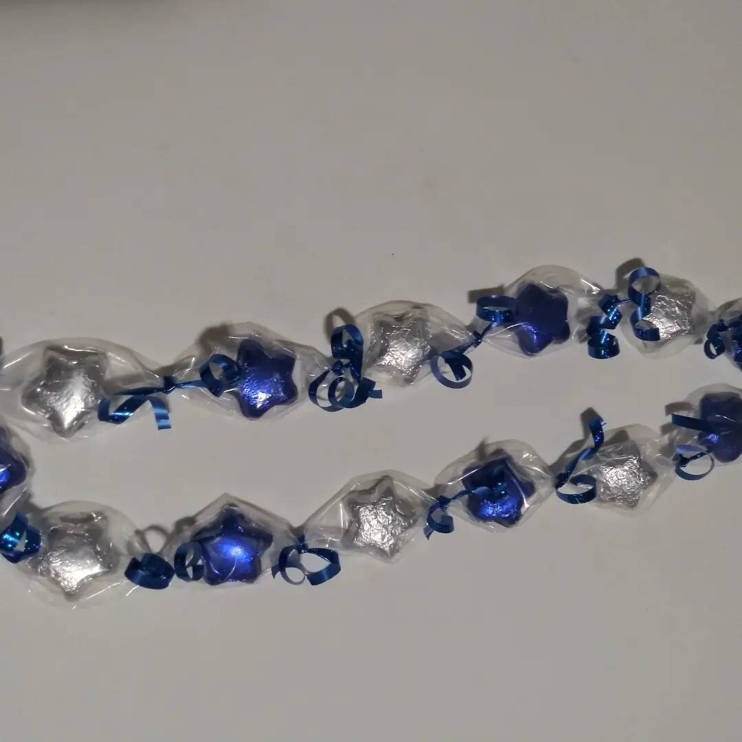 Chocolate Star Lei - Etsy