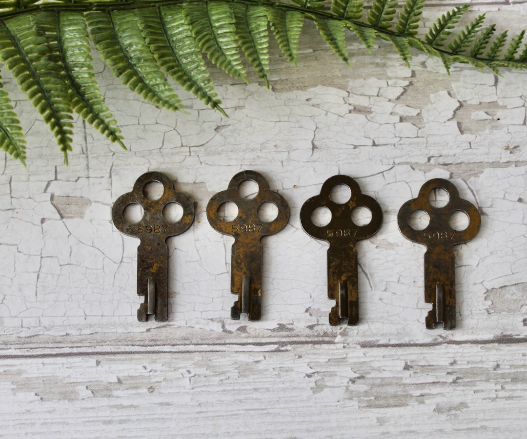 Vintage Lot of 4 Small Metal Lock Keys, Vintage Small Flat Lock Keys ...