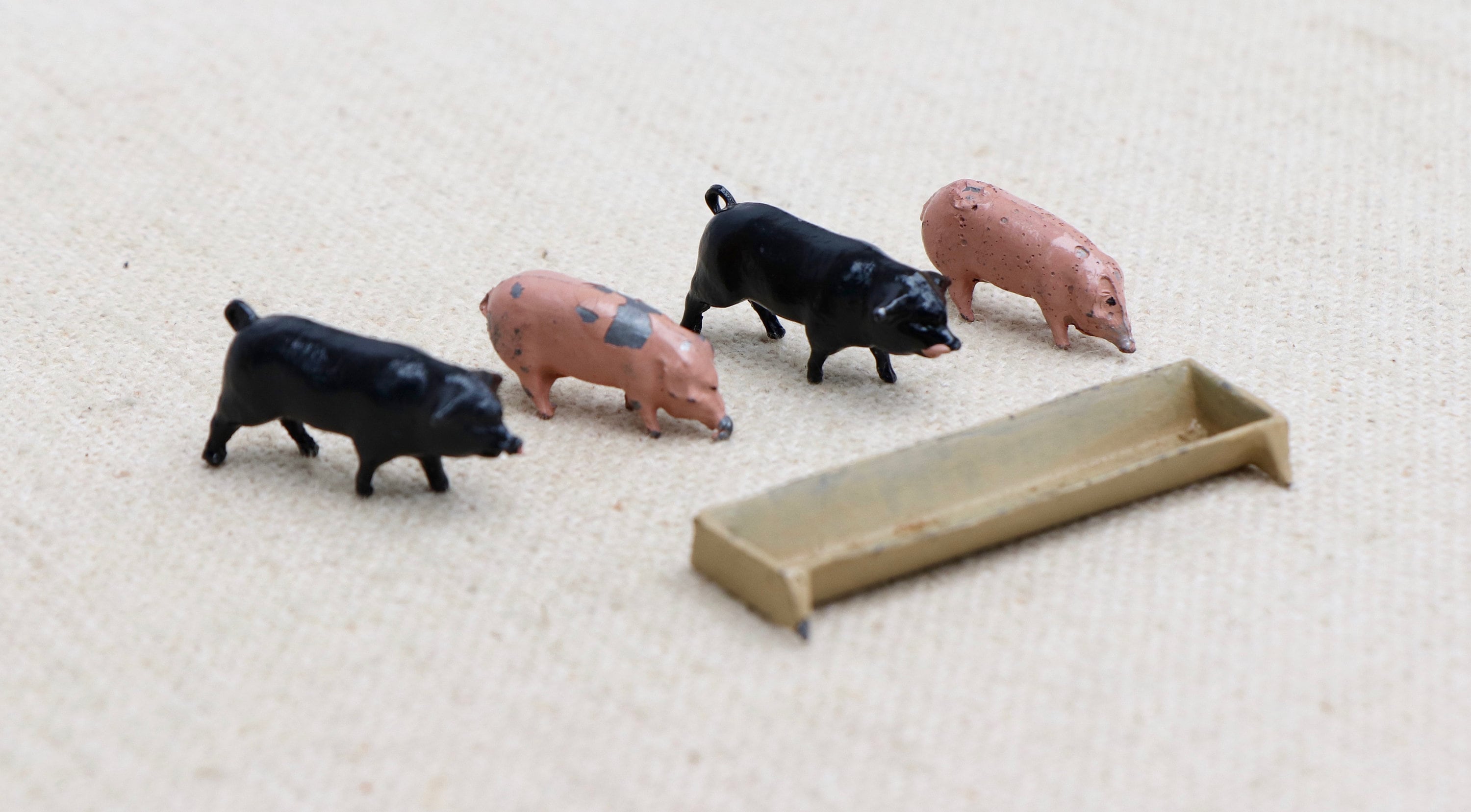 Vintage Lead Miniatures 4 Pigs and Trough Vintage Metal | Etsy