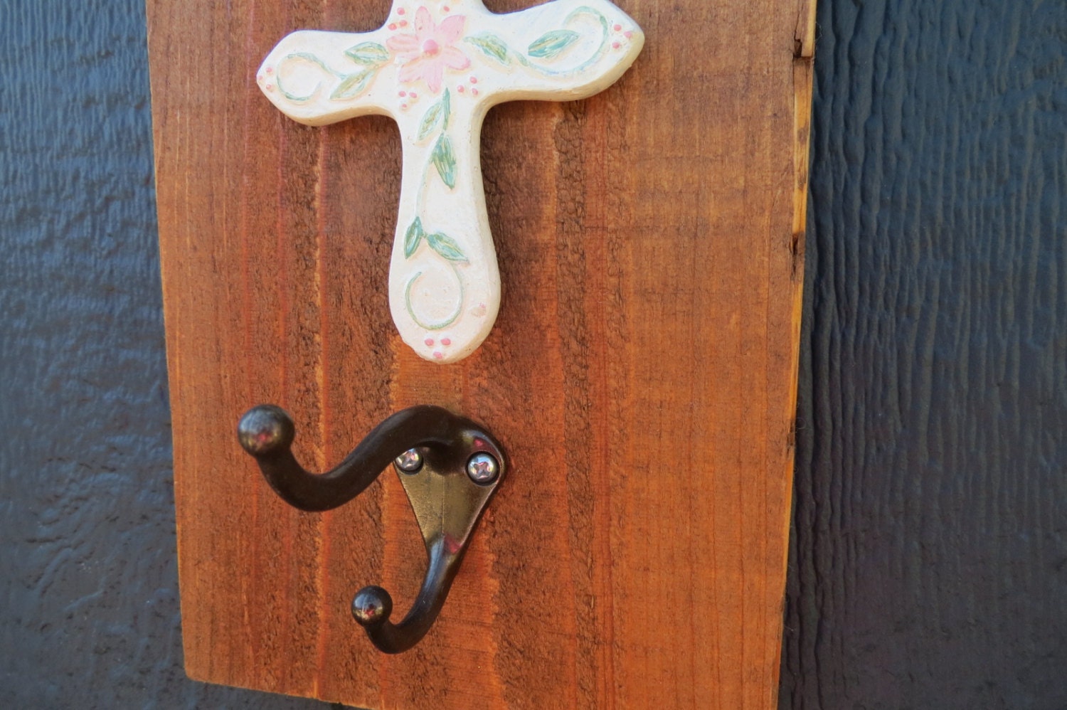 Hanging wooden hook decor /sign with ceramic hand painted | Etsy