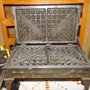 Rare Find Vintage Electric Waffle Maker... Please Read Description ...