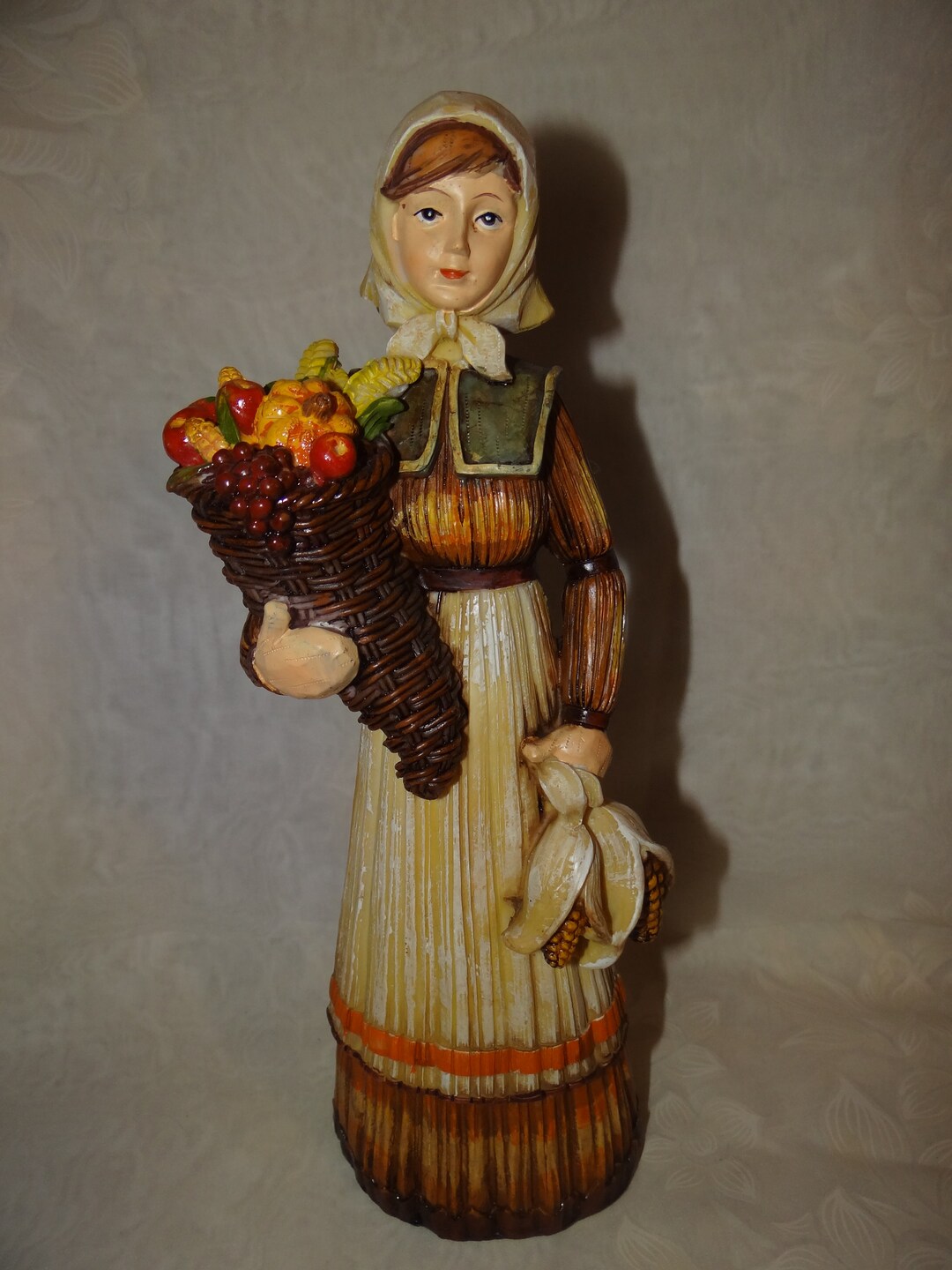 Vintage Pilgrim Lady With Lots of Detail... Carved From Wood I Think ...