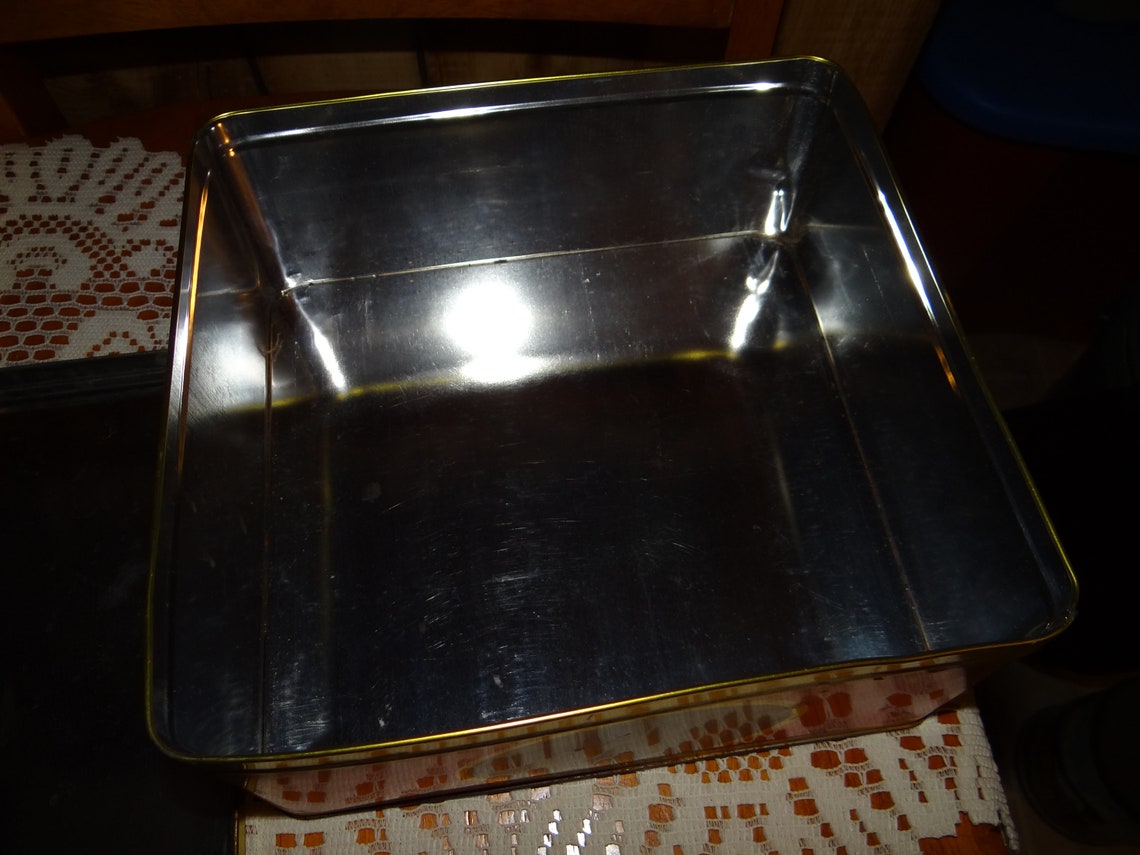 Vintage Large Square Tin Featuring the Bayswater - Etsy