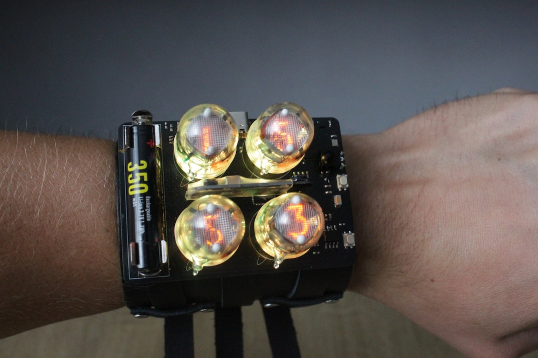 Nixie Tube Watch IN-2 Kraken Clock Timepiece Neon-lit Wristwatch ...