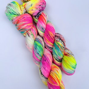 Speckled Yarn: Kitty Fan Club, Hand-dyed Merino Blend (PRE-ORDER) - Etsy