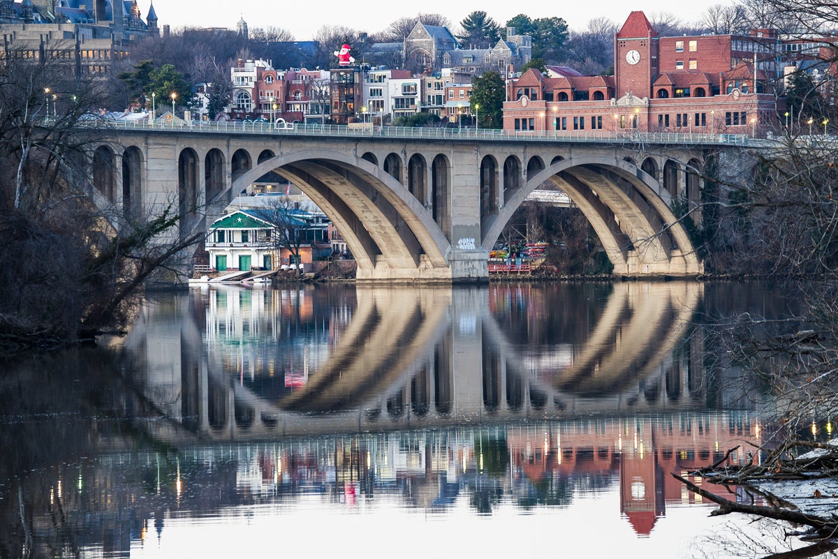 Keyhole - the Key Bridge in Georgetown is Reflected in Evening Twilight ...