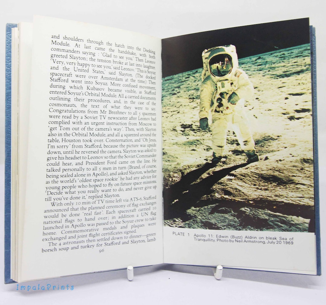 Manned Space Flight 1972 Vintage Science Book Rockets Blue Astronomy ...