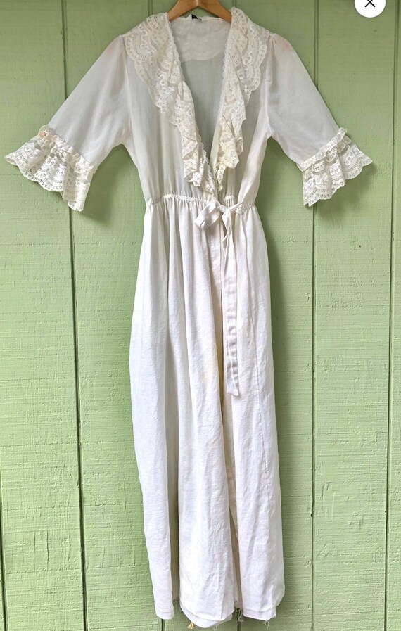 Vintage Chantilly lace Circa 1960s Cotton robe - Gem