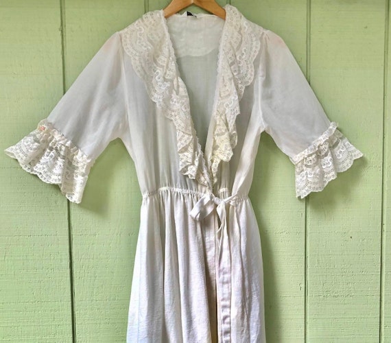 Vintage Chantilly lace Circa 1960s Cotton robe - Gem